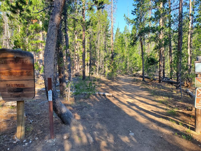 Hike to Imogene Lake via Hell Roaring Trail – 33andfree