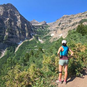 Hike to Emerald Lake via Mount Timpanogos Trail in Utah – 33andfree